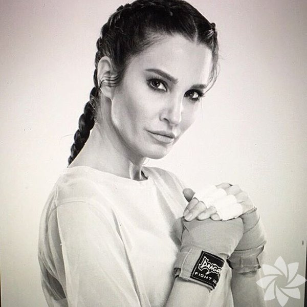 Kördüğüm dizisi oyuncularından Rojda Demirer | Yaşam