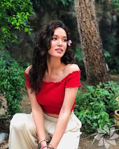 Hazal Suba Instagram da Neler Payla yor Ya am